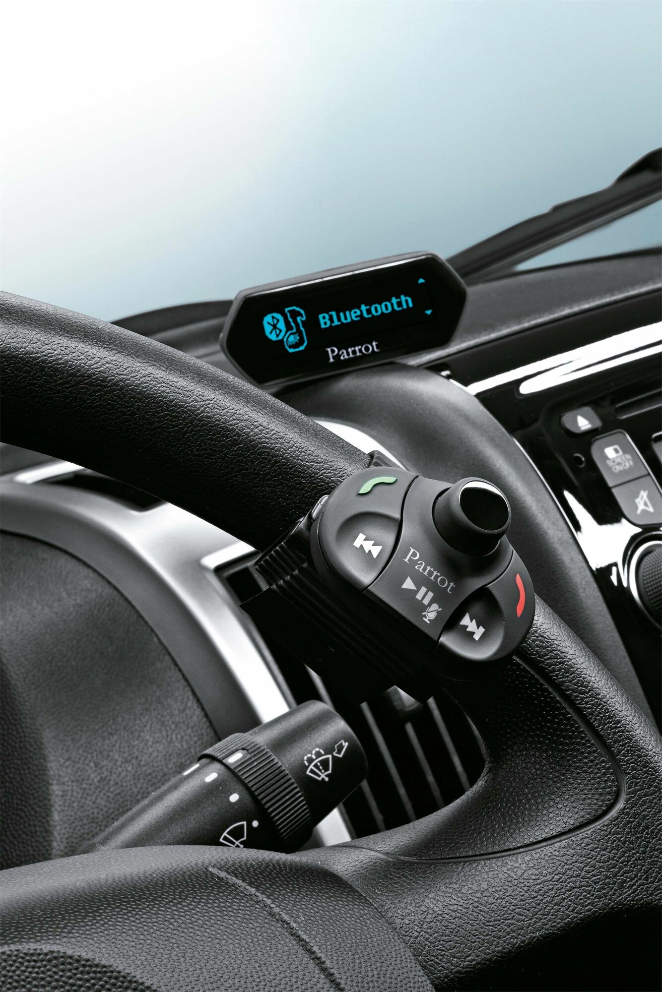 Parrot bluetooth cu lcd display mki9100